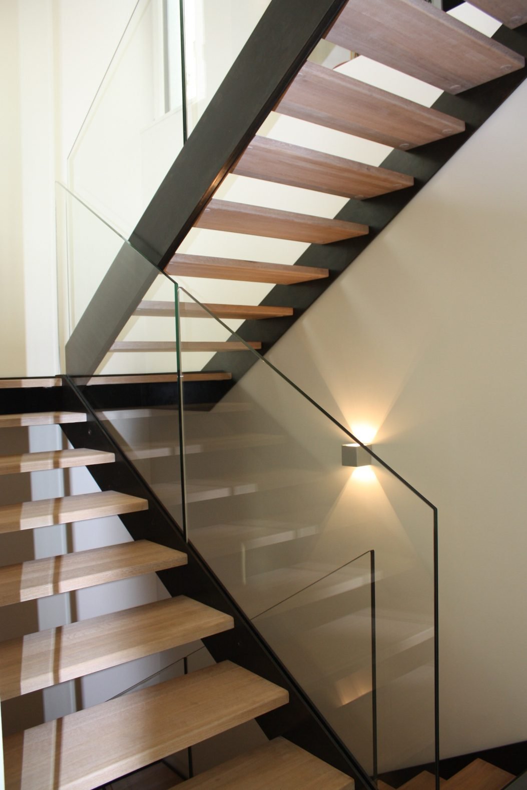 A Guide To Double Stringers Staircase | Duo/ Dual Stringer Staircases