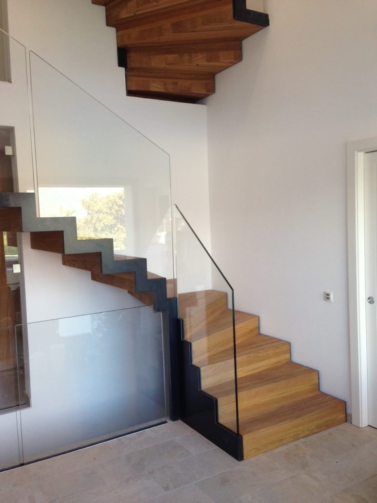 A Guide To Double Stringers Staircase | Duo/ Dual Stringer Staircases